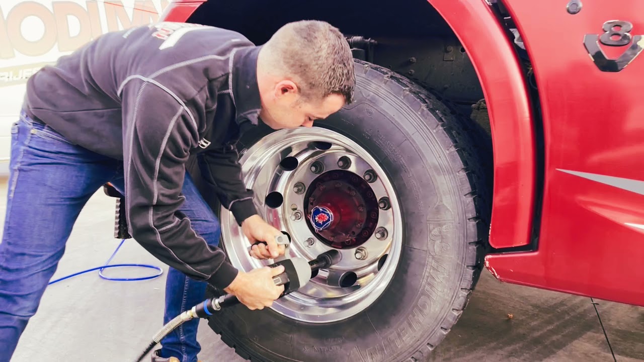 Man TGE 3.180 with Vmac VR40 Compressor - YouTube