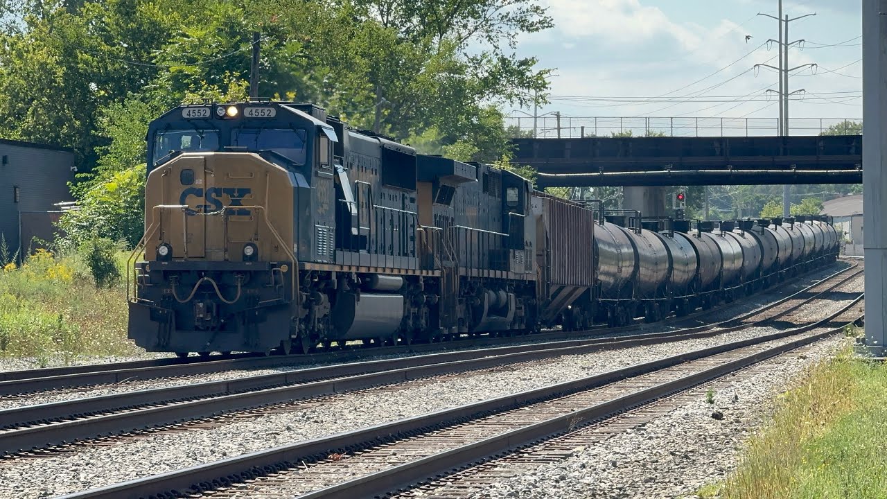 CSX 4552 (SD70MAC) Leads An Oil Train Past LaGrange, IL! (9/1/24) - YouTube