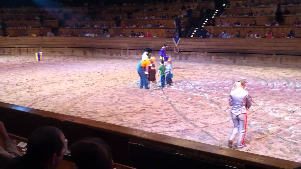 Dixie Stampede - Chicken Chasing - YouTube