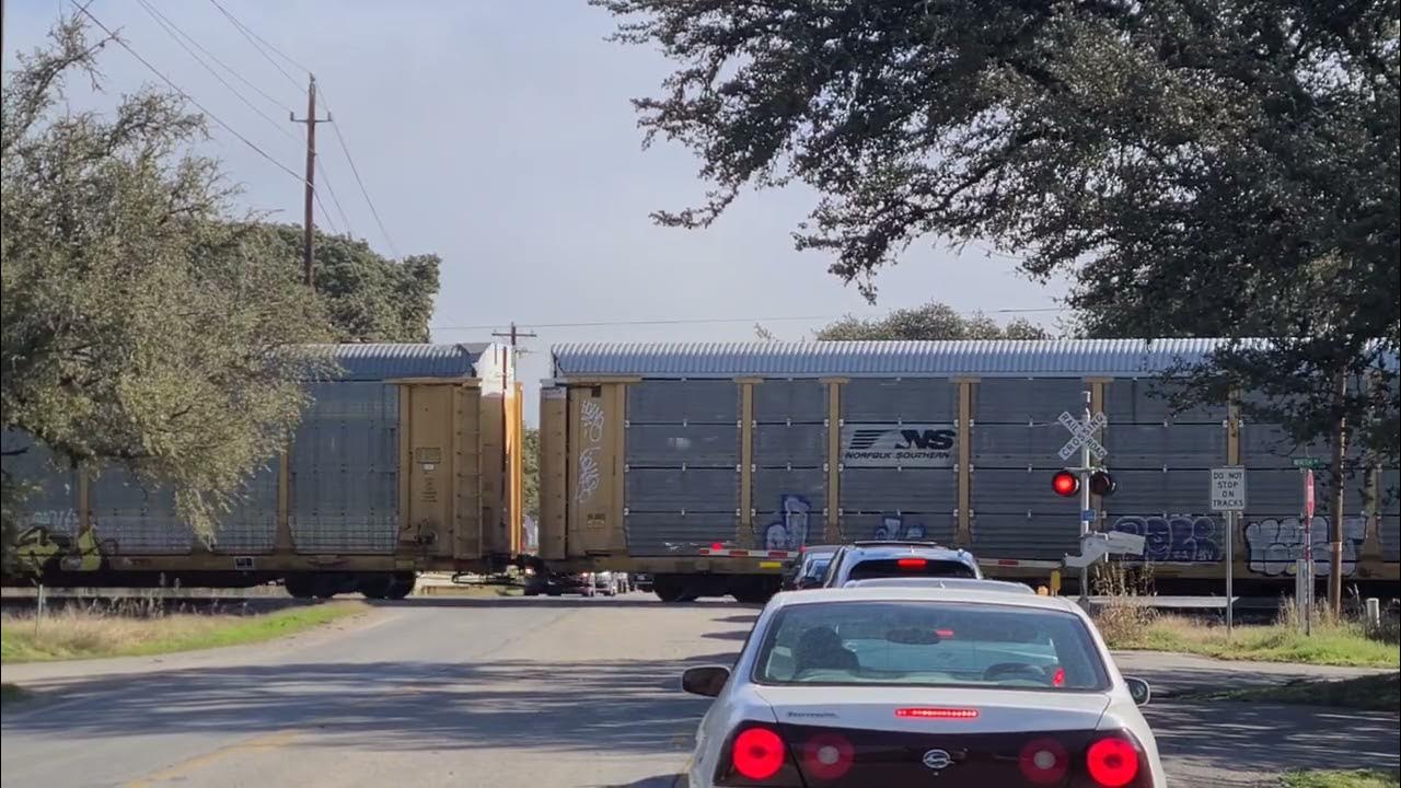 UP 9074 Leads Mixed Freight Through Austin Texas With DPU - YouTube
