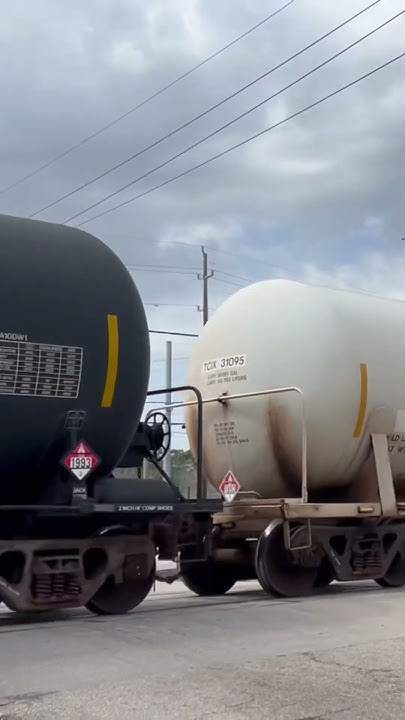 UP 2726 Lead Manifest Train #unionpacific - YouTube