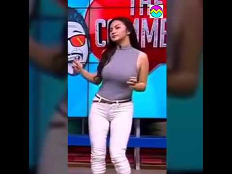 Hot ariel tatum nampak belahan dada