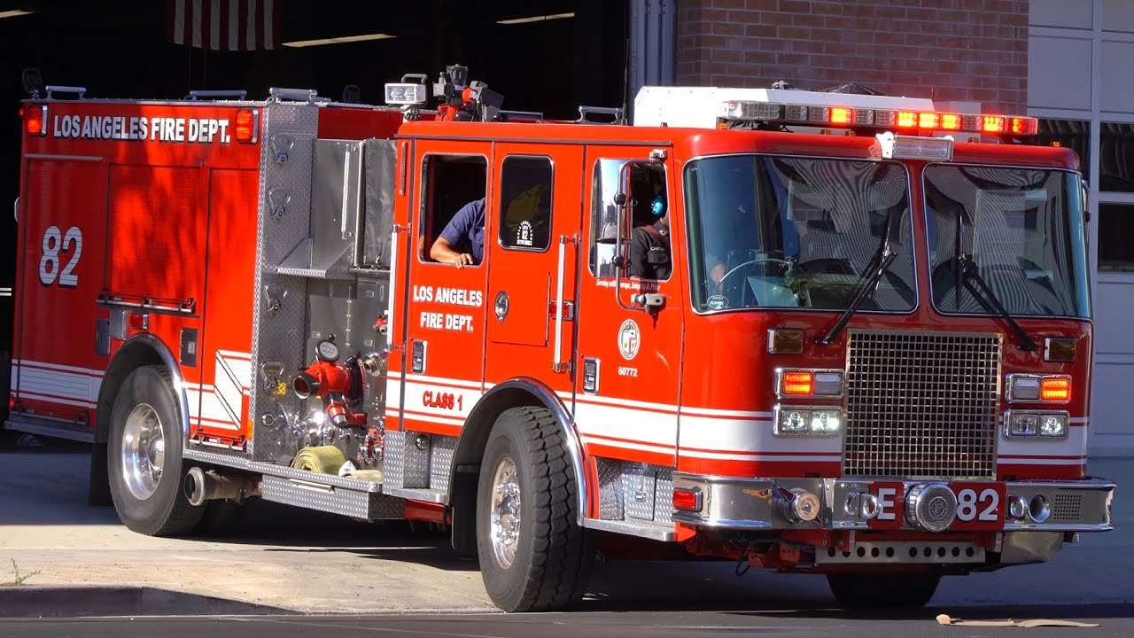 LAFD (Diesel) Engine 82 & Rescue 82 responding - YouTube