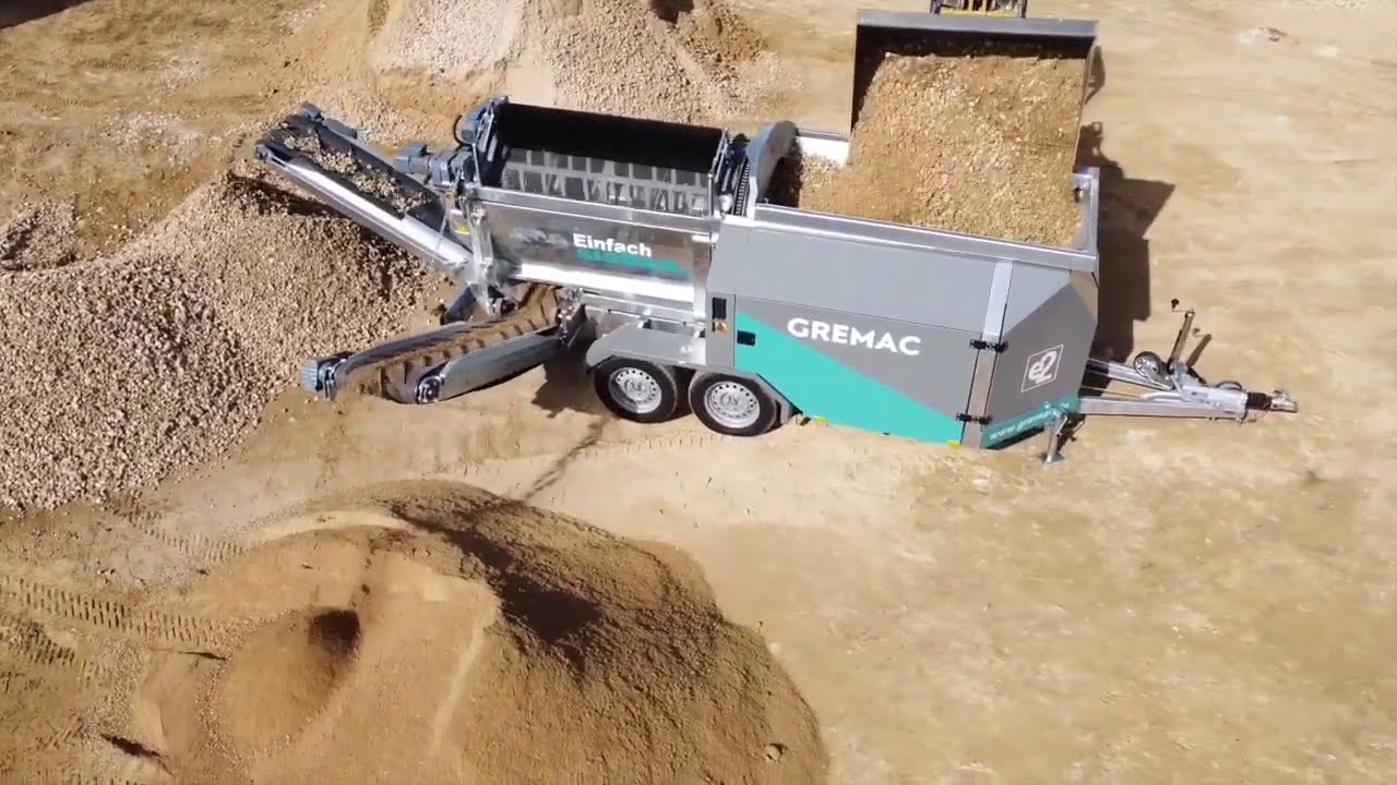 GREMAC e2 siebt Kalksteinbruch - GREMAC e2 screening limestone - Siebanlage / Siebmaschine - YouTube