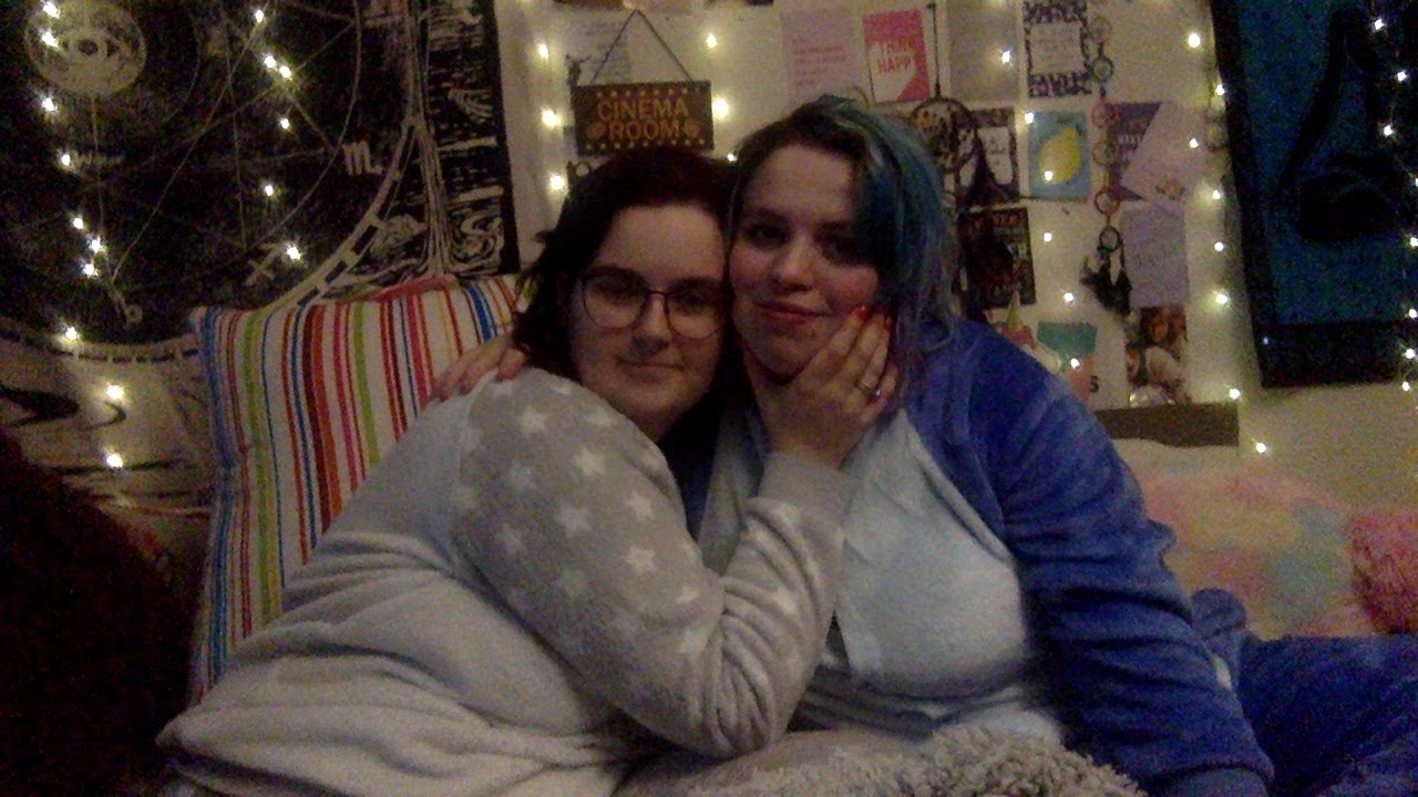 🔴 LiveStream with my girlfriend (Couples Trivia) 🔴 - YouTube