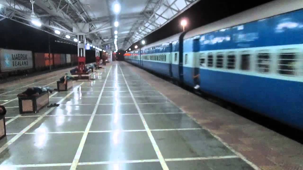 12927 Vadodara Express Comes to an Immediate Stop after Crushing a ...