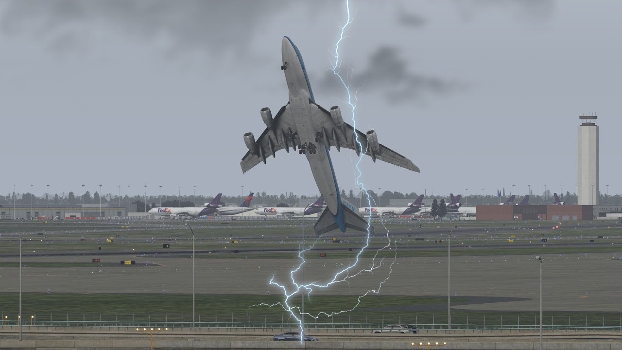 Pilot Returns The Boeing 747 Immediately After Takeoff Vertically - YouTube