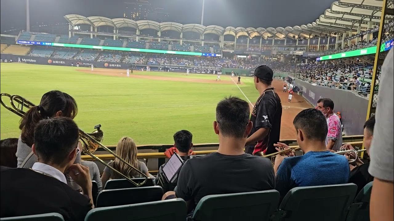 【2023 CPBL】10/19 應援曲 feat. 施冠宇 | 外野那群人 | U-LIONS #3 SHIH Kuan Yu | 統一7-ELEVEn獅 vs 富邦悍將 - YouTube