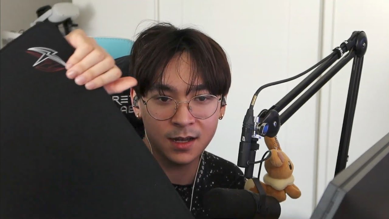 SEN TenZ spills Chipotle sauce on his mouse pad to check durability ...