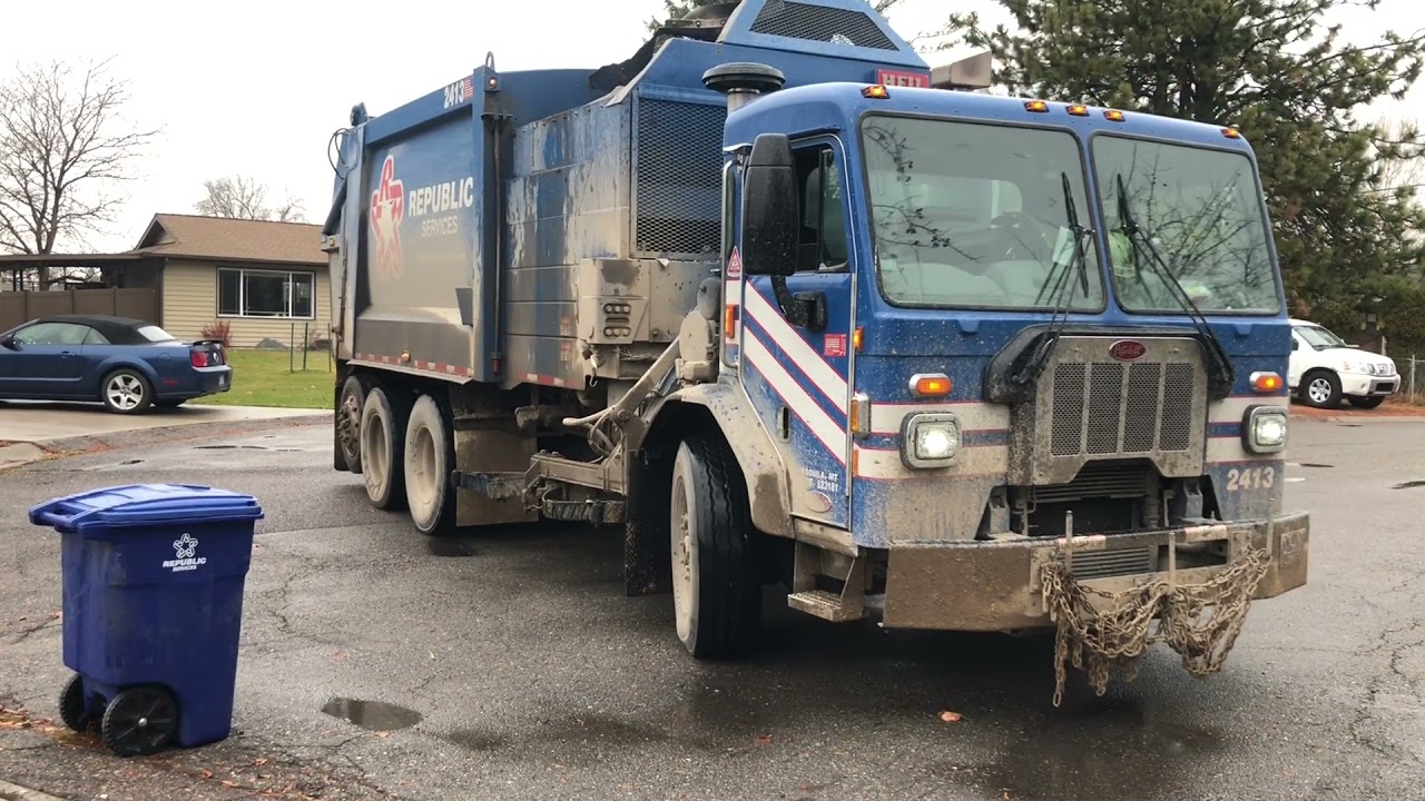 Republic Services Peterbilt Diesel Heil Python w/ 300 gal grippers part ...