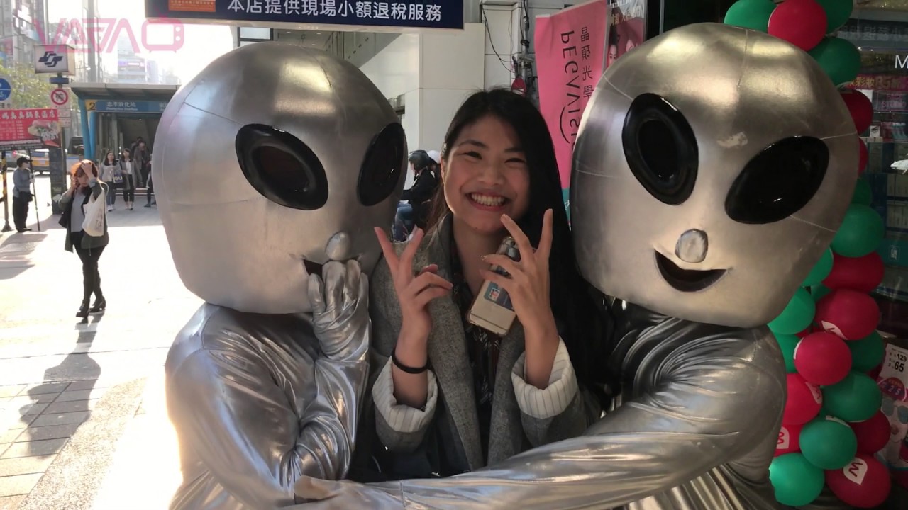 Hug An Alien 擁抱外星人 - YouTube