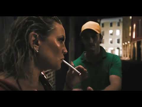 Kate Hudson smoking