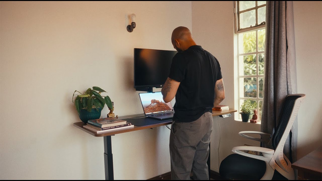 Update on my Desk Set Up for 2024 - YouTube