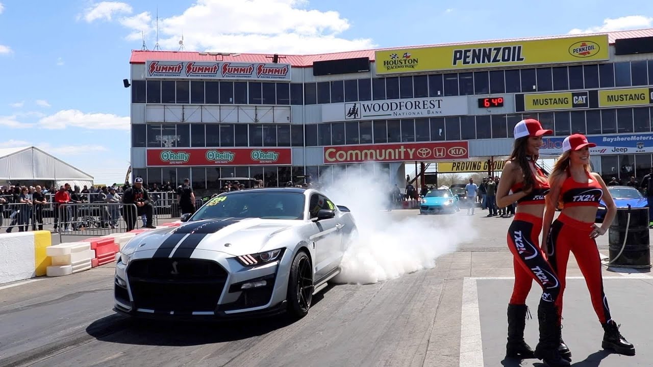 7 Second Mustangs invade TX2K - YouTube
