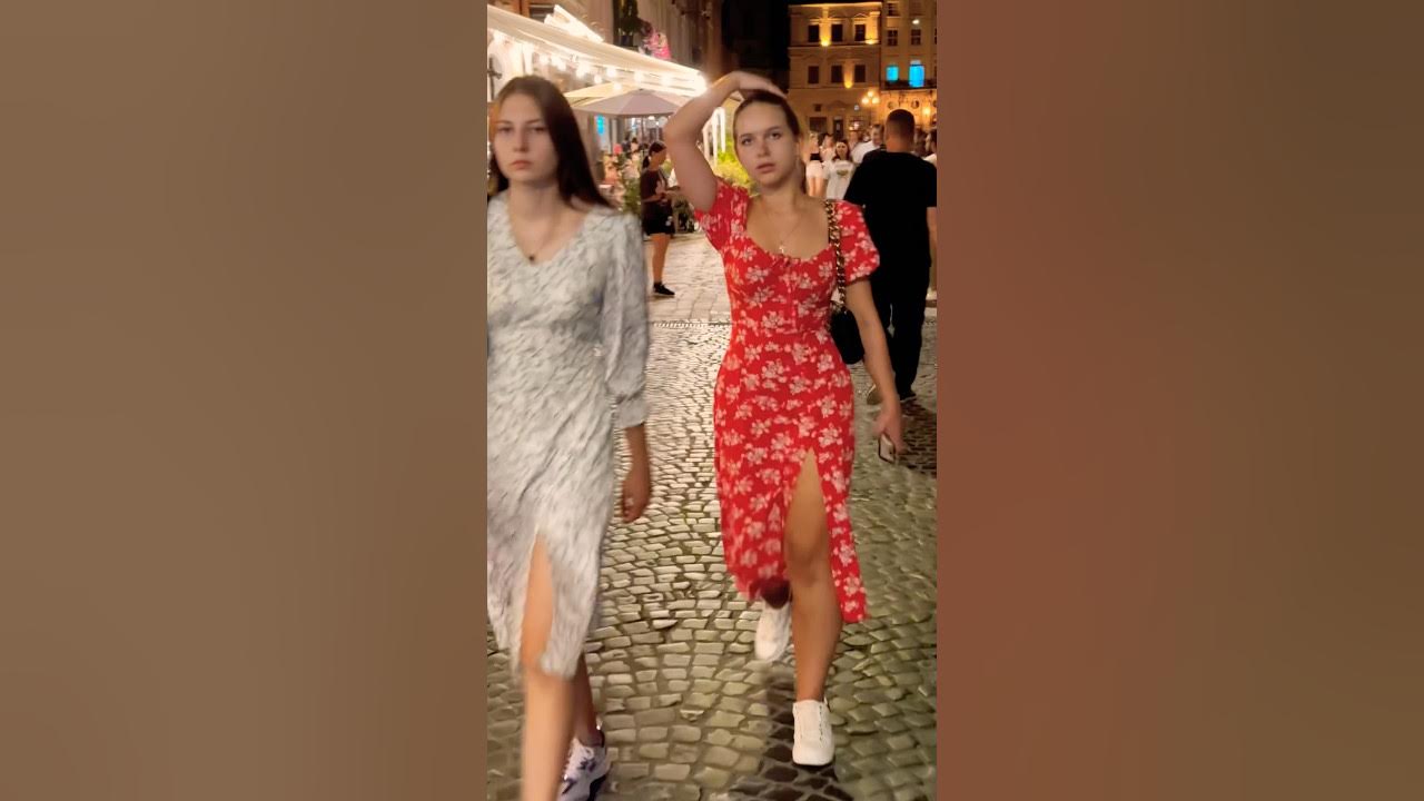 🥰Червона атласна сукня Мода на площі Ринок у Львові львівплощаринок