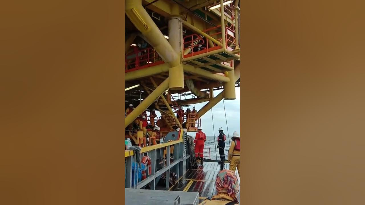 Swing Rope transfer at offshore... - YouTube