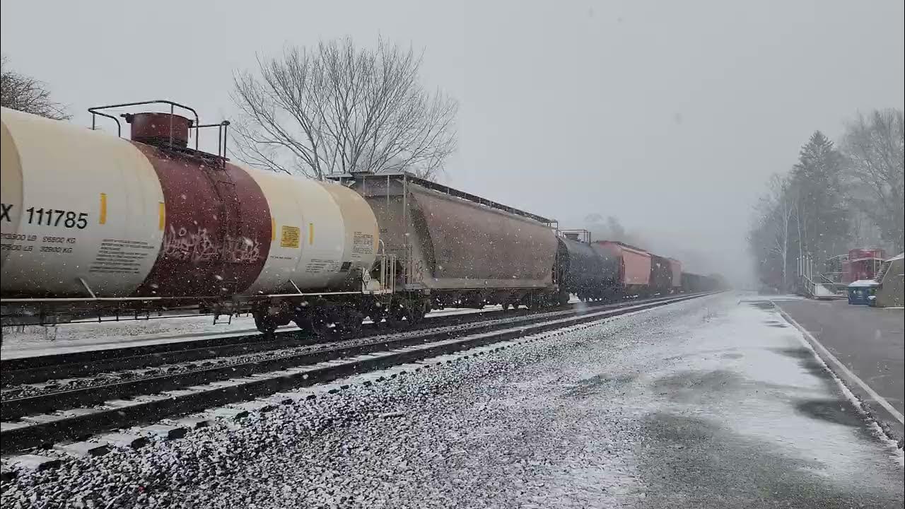 BNSF 9304 Leads NS 35J At Chesterton Indiana - YouTube