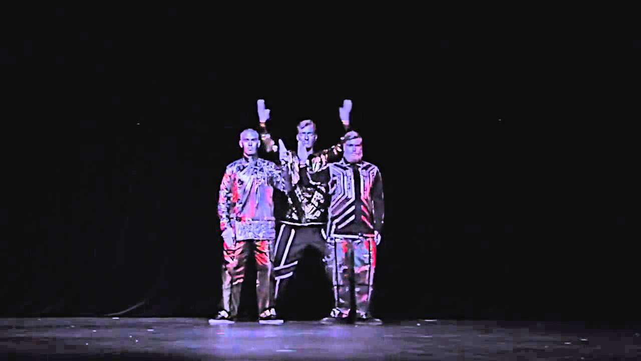 Baile de Robot impresionante, increible, asombroso, amazing. vine - YouTube