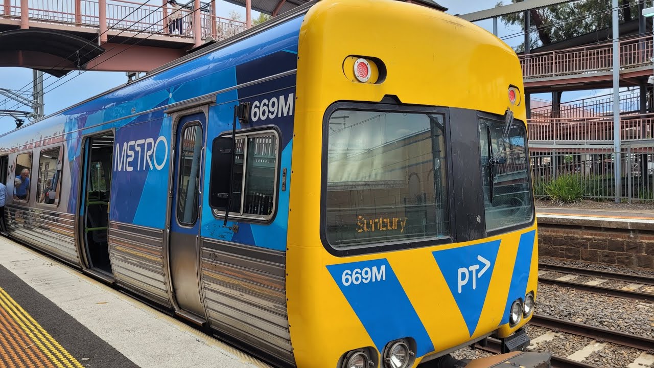 Alstom Comeng from Flinders Street to Sunbury - YouTube