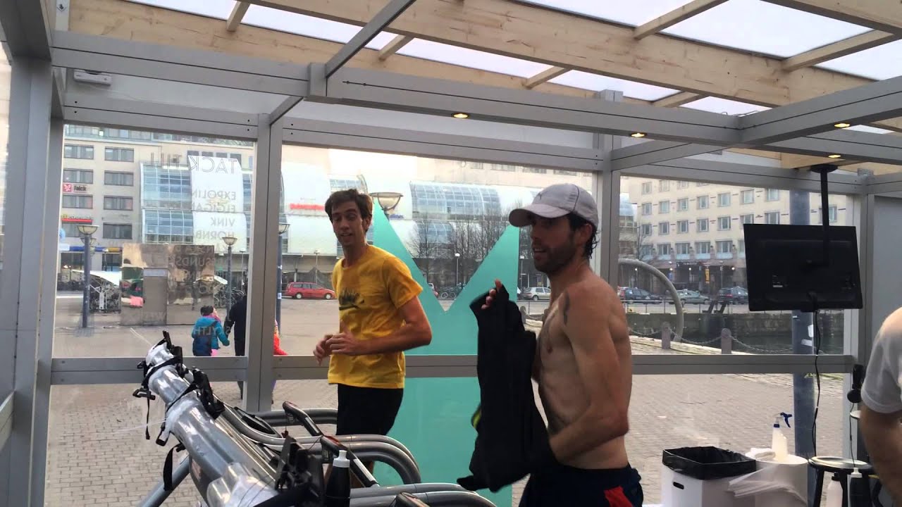 Anders Szalkai byter tröja i farten - YouTube