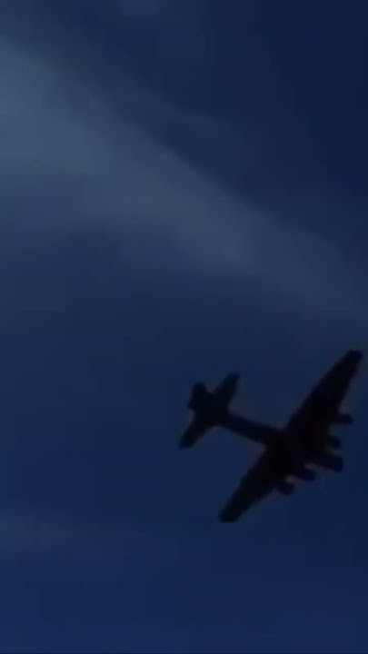B17 bomber & P63 massive crash!!!! - YouTube