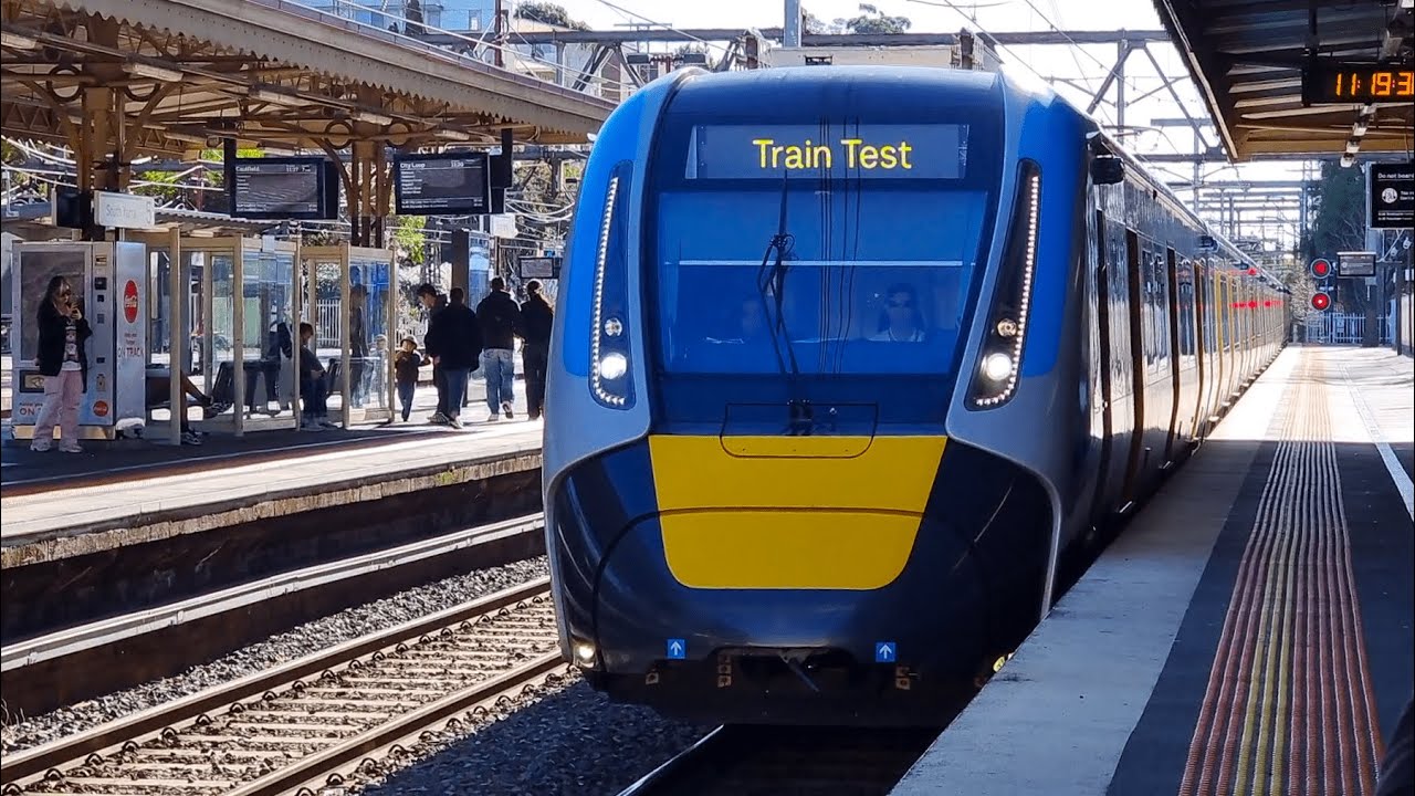 CBTC High Capacity Signalling Test Train | Melbourne Metro - YouTube