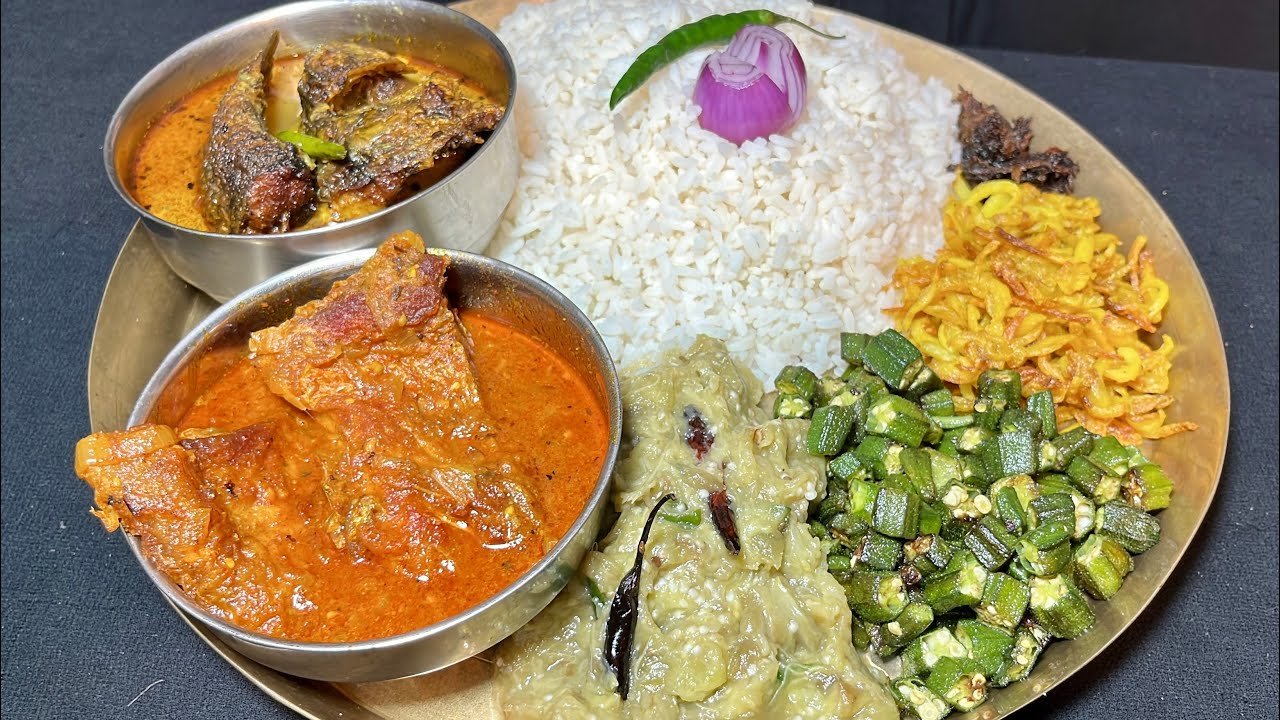 Eating Fish Curry Katla Fish Kalia Aloo Fry Bhindi Fry Baingan Bhorta ...