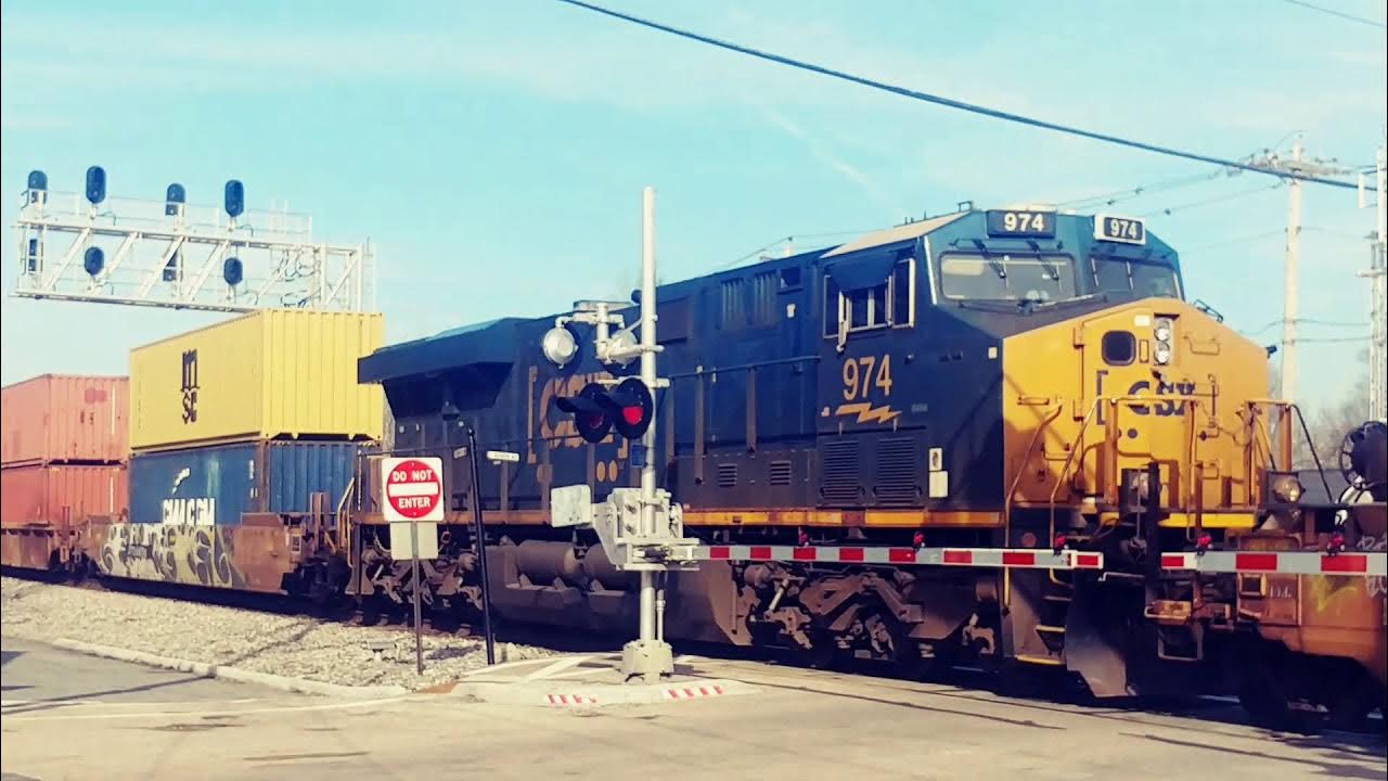 Northbound CSX Q 202 Intermodal single engine and mid train dpu - YouTube
