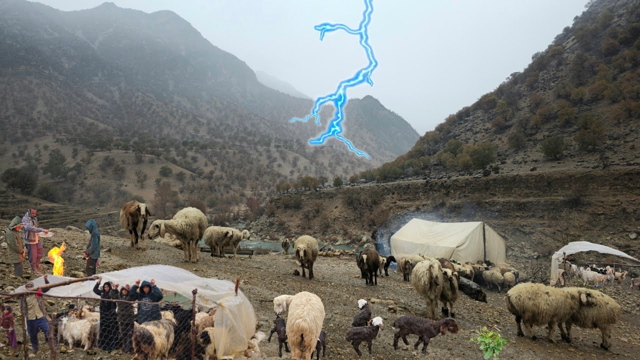 Nomadic life | Torrential rain and storm ⛈️ Building a sheep shelter by ...