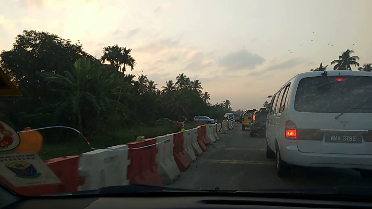 KEMALANGAN CRASH ACCIDENT AT SIMPANG 4 DIN FROSEN SUNGAI BESAR SELANGOR ...