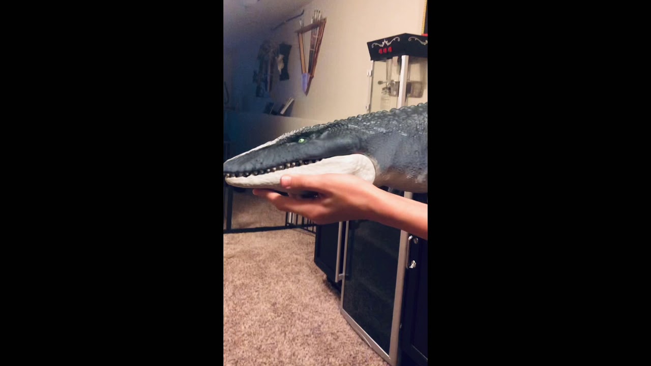 MOSASAUR FEEDING TIME - YouTube