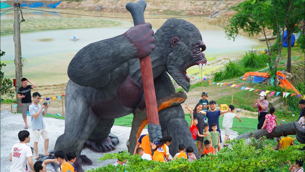 Thousands Flock to See the Giant King Kong Statue I Built for My Son In ...