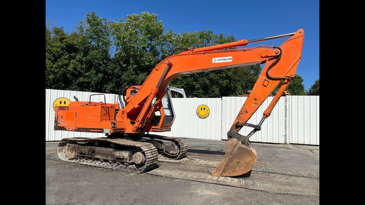 Pelle sur chenilles Hitachi UH073 - YouTube