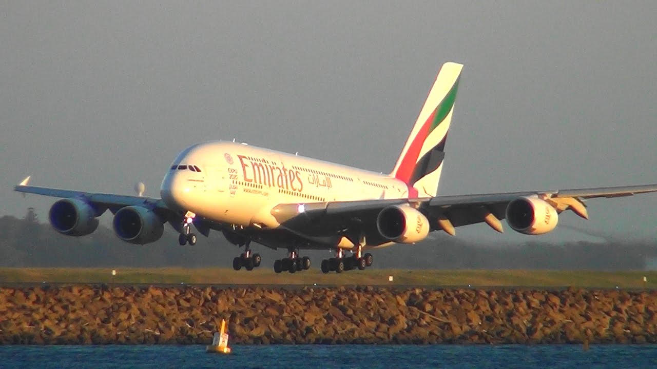 Strong Crosswind Landing/Takeoff - Emirates A380, B777, B767, A330 ...