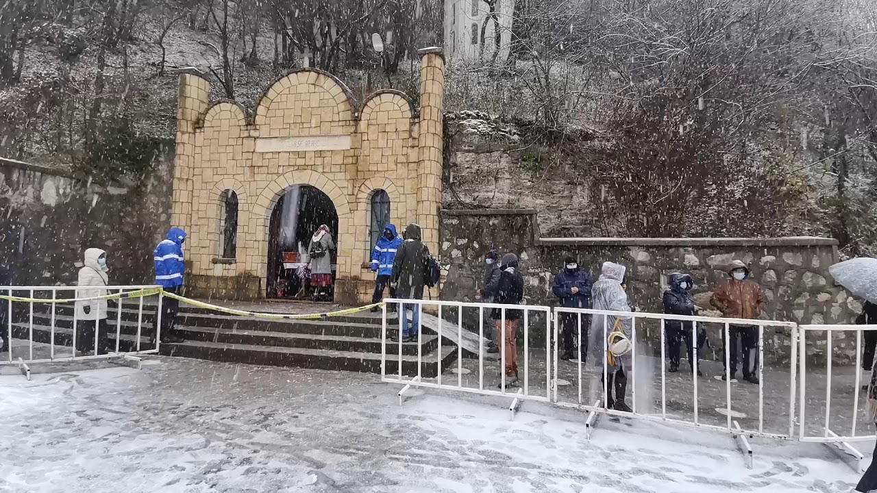 Pelerinaj la Pestera Sf Apostol Andrei - YouTube