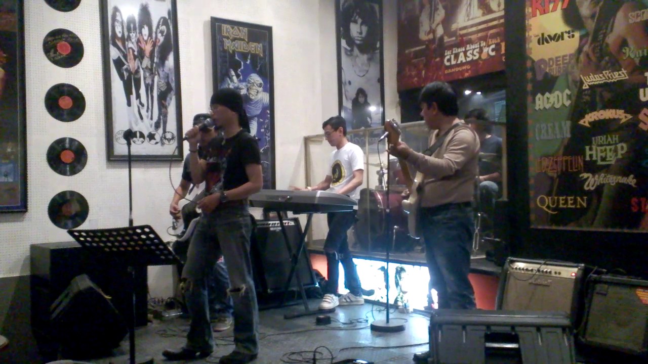 Gary Moore - Walking By My Self (Cover Azimuth Band) - YouTube