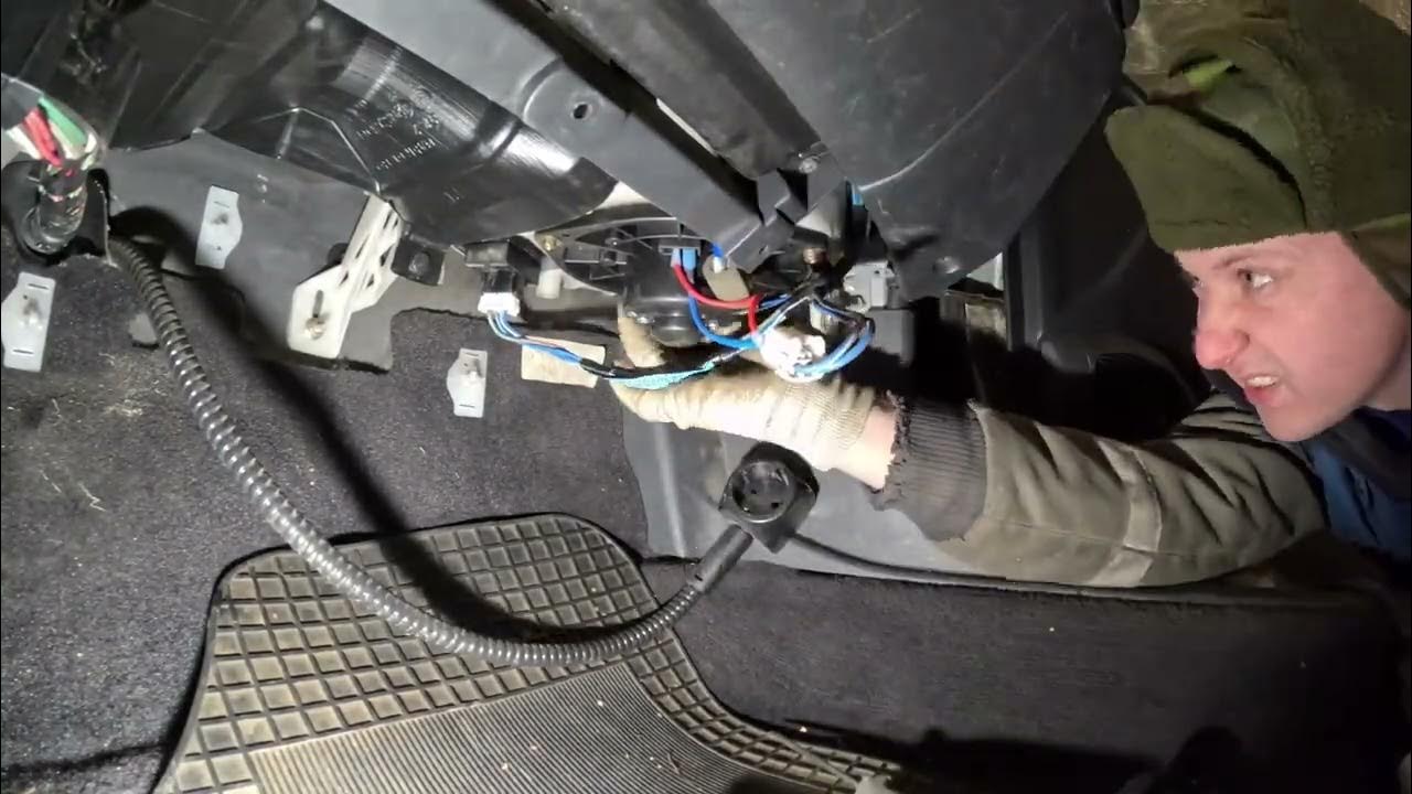 Mazda 626 lämmityslaitteen puhaltimen vaihto - YouTube