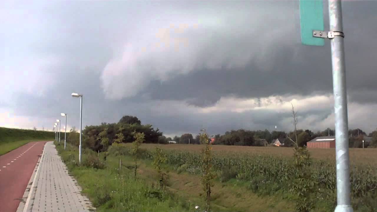 Tornadic Supercell, Walcloud with Rotation, Schelfcloud, Possible begin ...