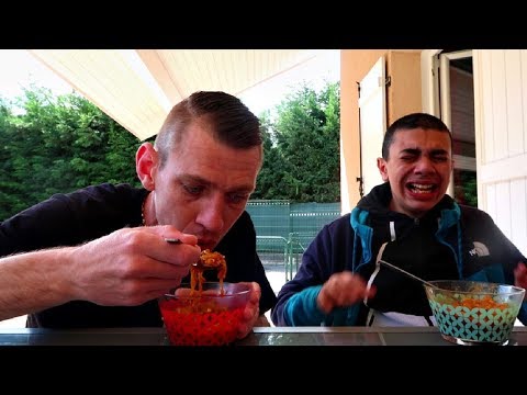 JE MANGE LES PÂTES LES PLUS PIQUANTES AU MONDE AVEC MOMOW - ON FINIT TRÈS MAL !!!