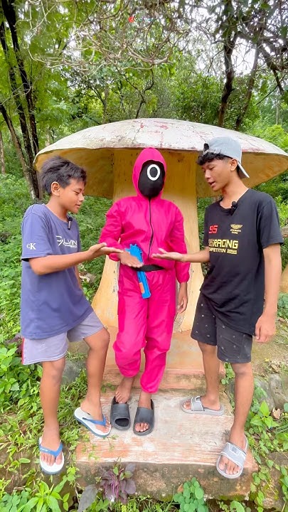 Penjaga Squid Game Main Petak Umpet di Tengah Hutan 😱 #shorts - YouTube