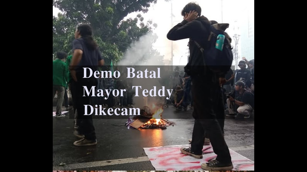 Demo Mahasiswa Batal, Mengapa Mayor Teddy Dikecam? - YouTube