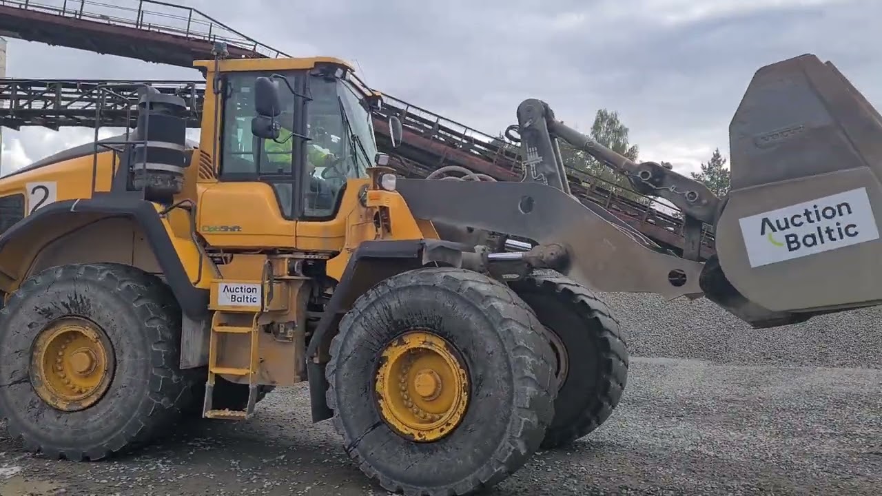 Volvo L150H - YouTube