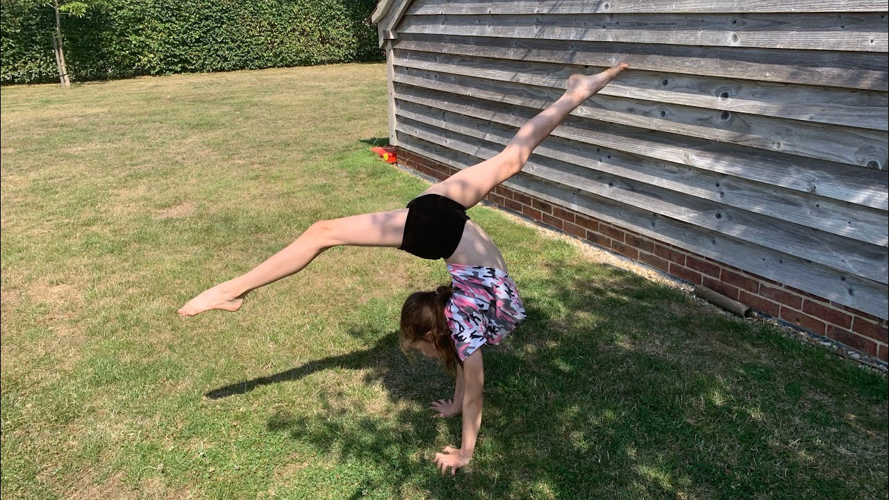 How To Do Handstand Walk In 3 Minutes! - YouTube