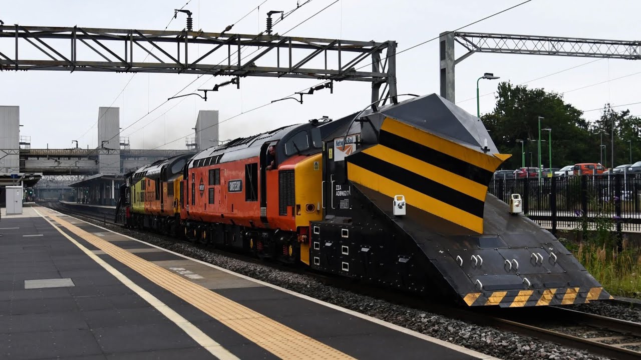 Snow ploughs move to Wolverton Works with 37405/116 24/07/25 - YouTube