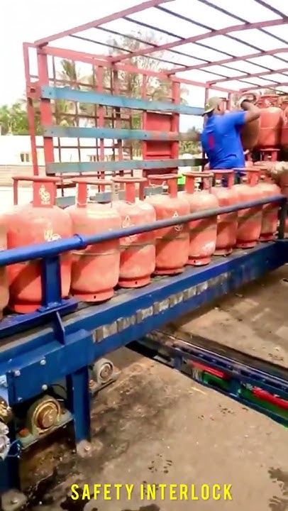 Loading & Unloading of LPG Cylinders in Truck. Telescopic Conveyor ...