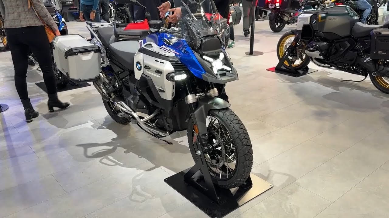 BMW R1300 GS Trophy (2026) Walkaround – EICMA 2025 Milan - YouTube