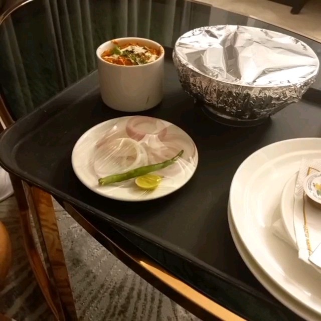 Ghoom ghoom k thak gye the.... to finally humne ...hotel k room me hi ...