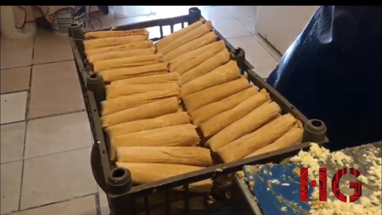 Máquina embarradora de tamales - YouTube