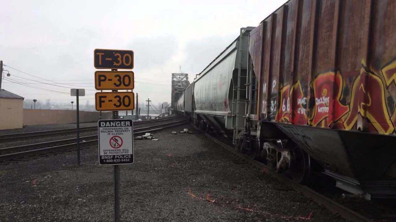 UP freight train passing through Vancouver, WA - YouTube