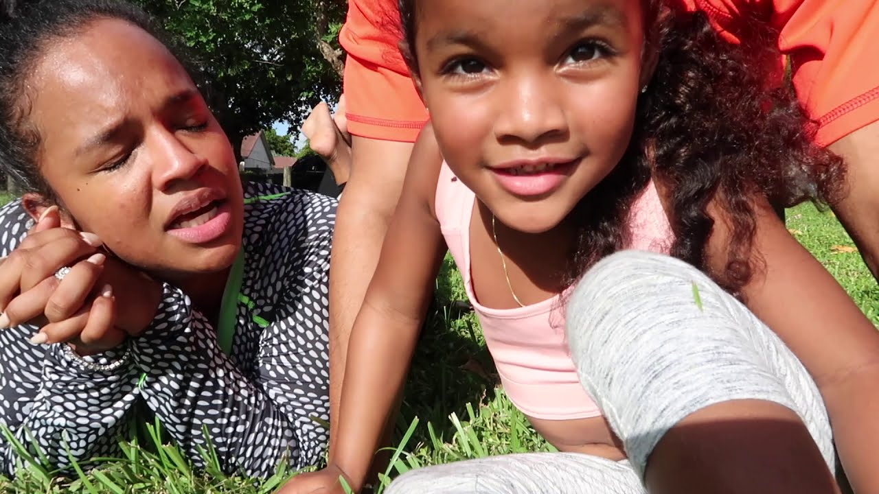 EXTREME FAMILY YOGA CHALLENGE!!!! *HILARIOUS* - YouTube